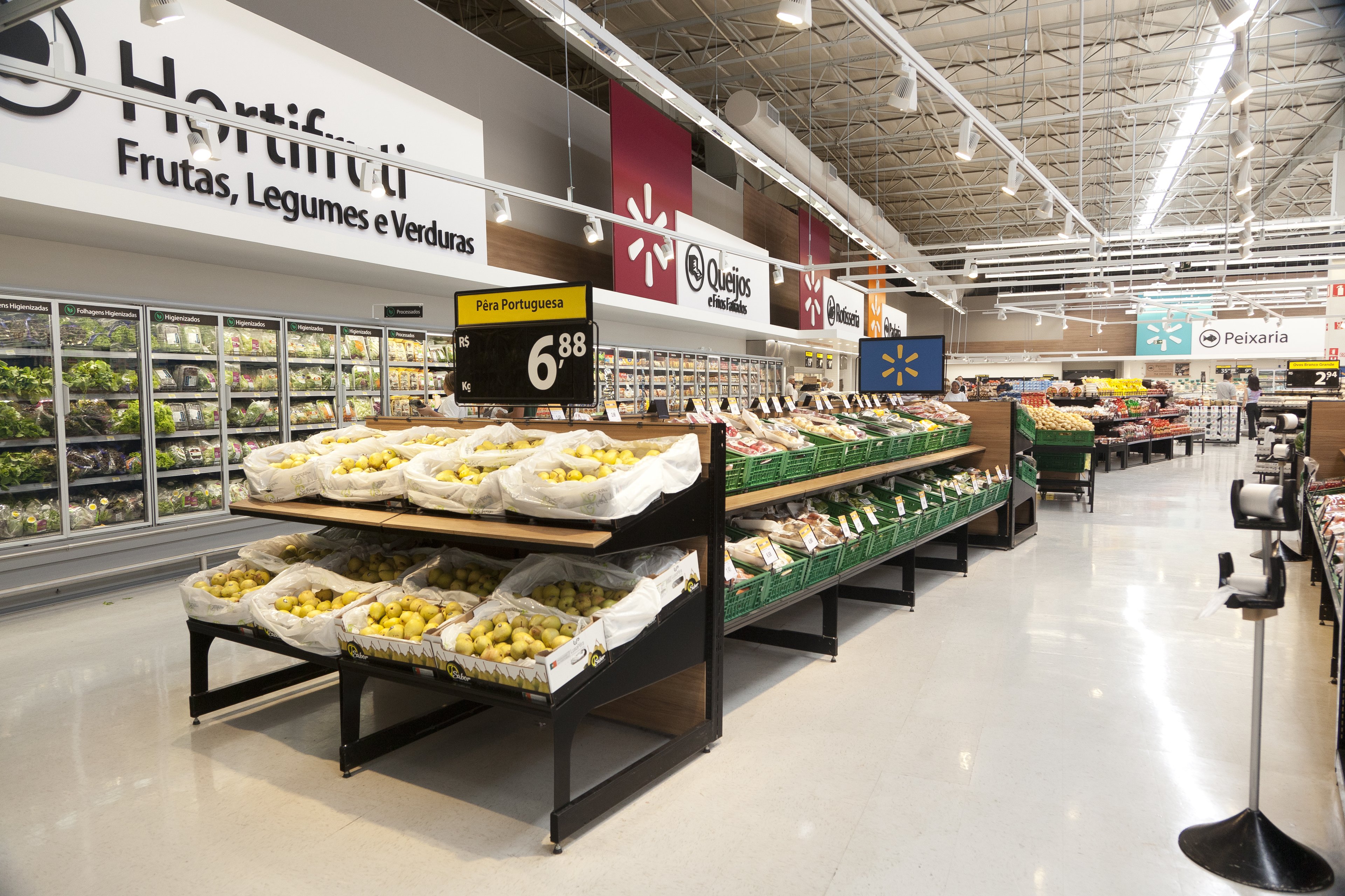 Walmart investe R$ 1 bilhão para reformular lojas no Brasil | Exame