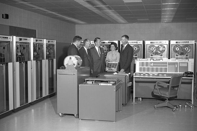 Como evoluímos dos computadores humanos à inteligência artificial | Exame