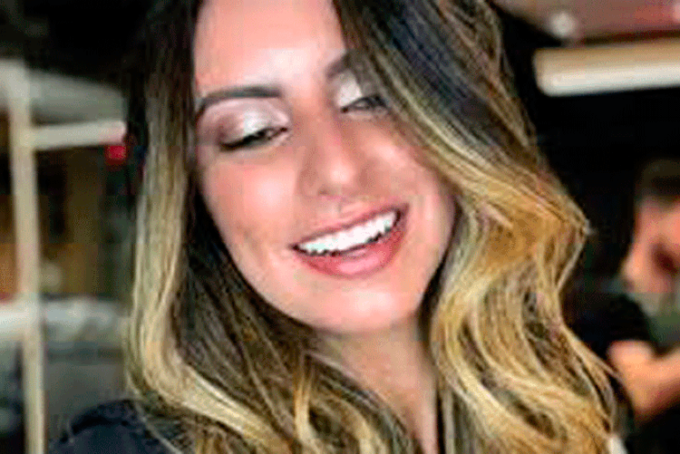 Gabinete de Bolsonaro marcava ponto de filha do Queiroz que atuava no ...