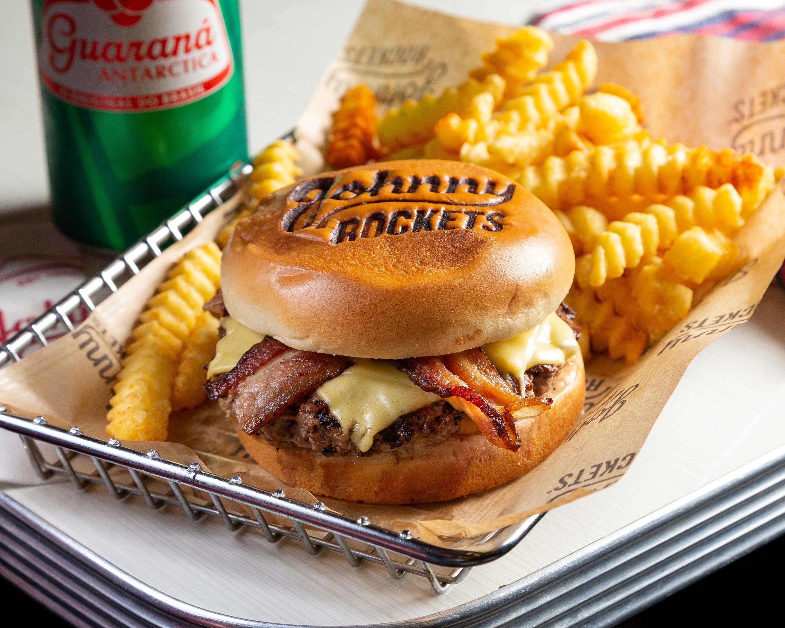 Hamburgueria Johnny Rockets aposta R$ 10 mi em delivery e busca ...