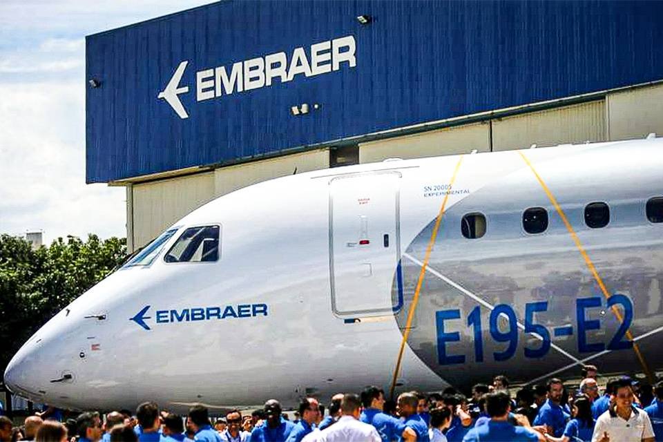 Embraer recebe pedido de até 50 aeronaves em negócio de US$3,9 bilhões ...