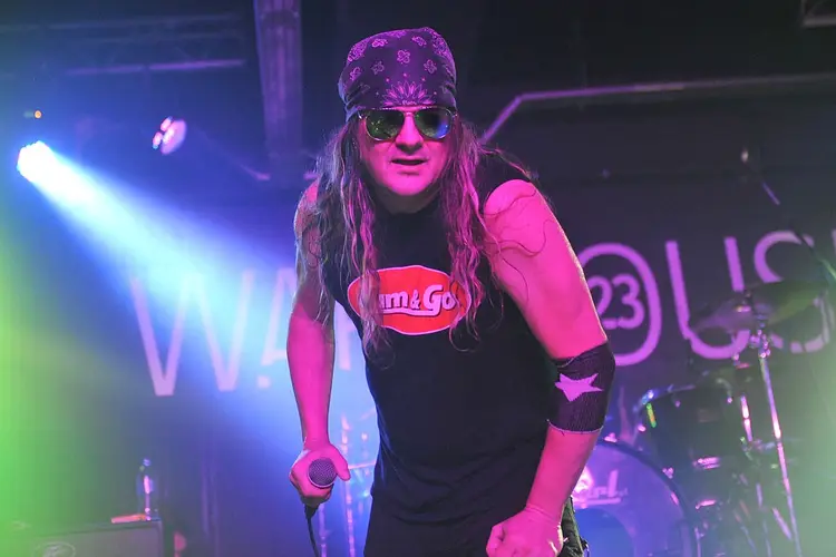 Morre Johnny Solinger, ex-vocalista do Skid Row, aos 55 anos | Exame