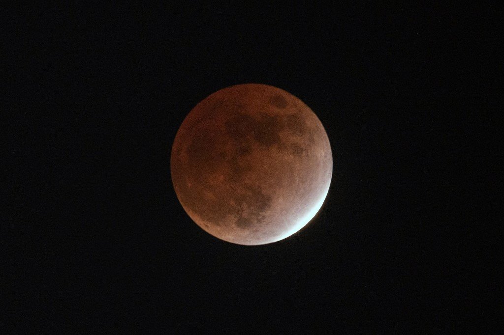 Como observar o eclipse lunar parcial mais longo em séculos do Brasil ...