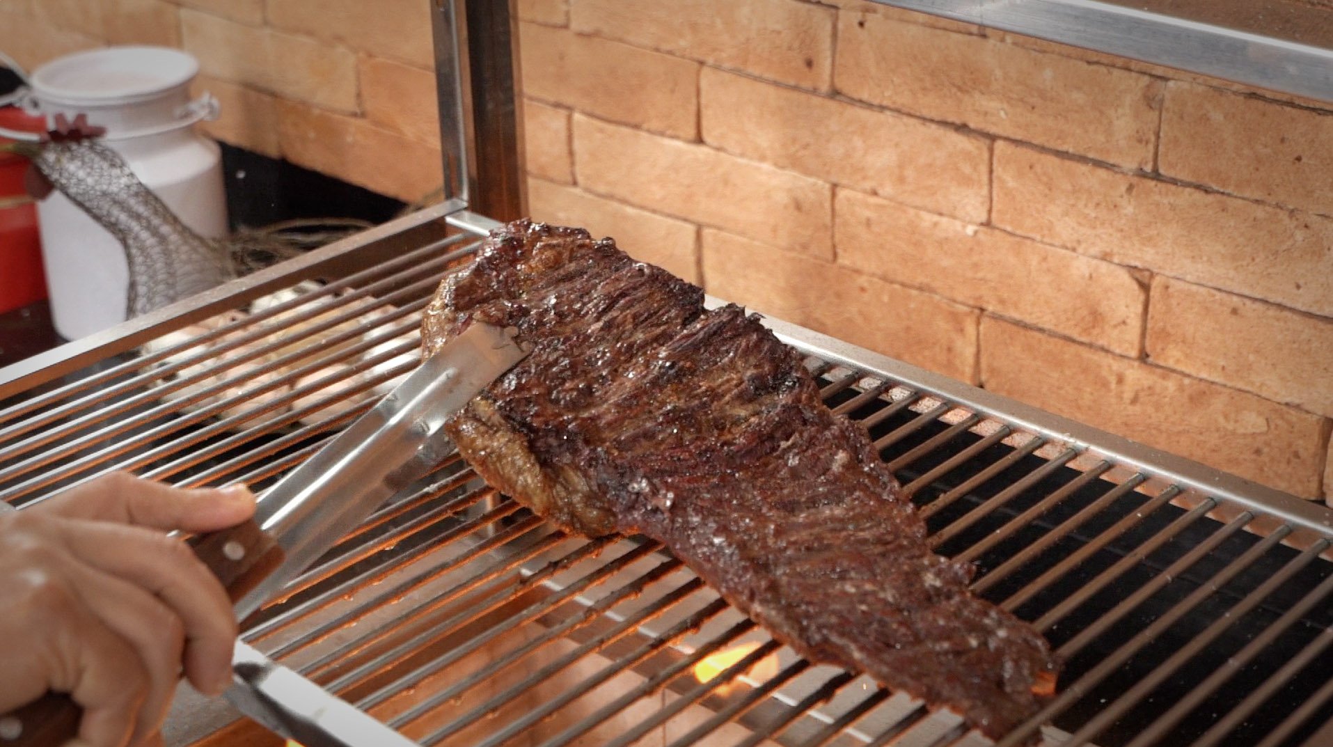 3 maneiras de assar fraldinha na churrasqueira | Exame