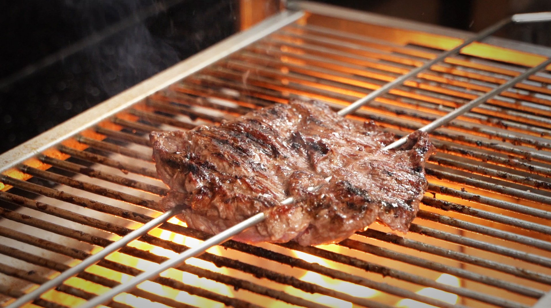 3 maneiras de assar fraldinha na churrasqueira | Exame