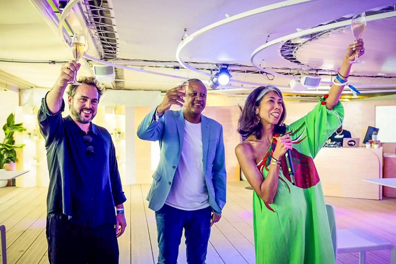 Na Praia da Meta, em Cannes, dona do Facebook promove festa de arromba ...