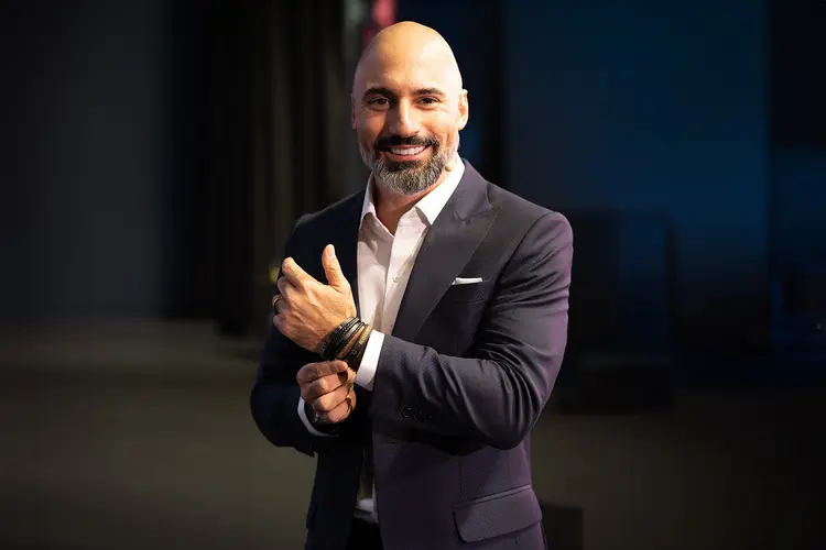 Ele vendia banana na feira. Agora, fatura R$ 40 milhões e luta contra a ...