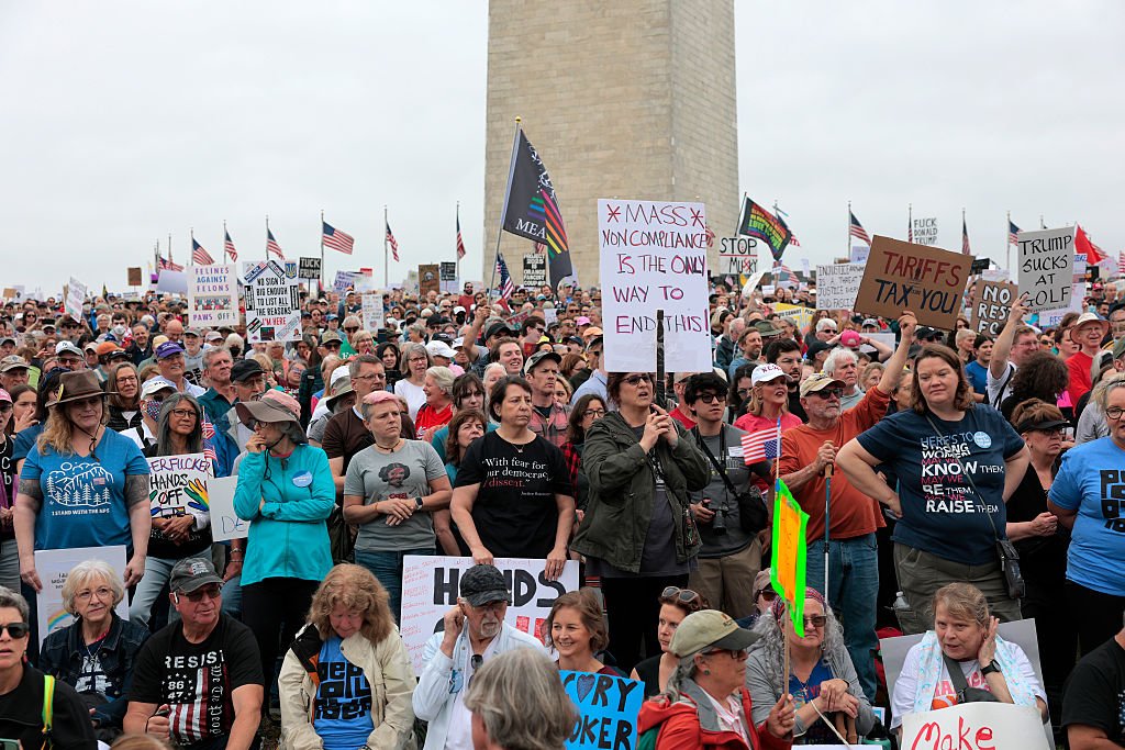 Protestos nos Estados Unidos contra o governo Trump reúnem milhares de ...