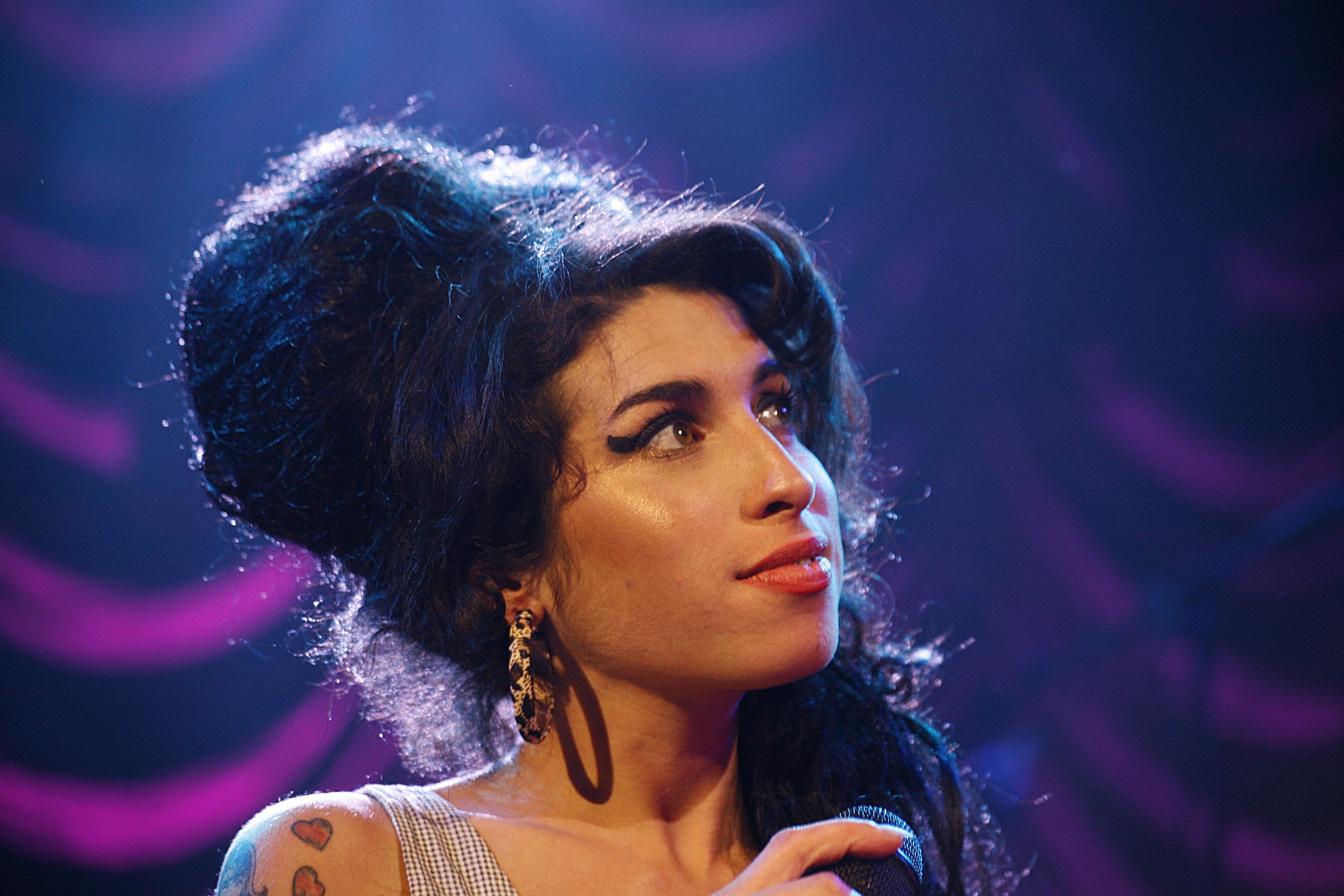 Elvis, Michael Jackson e Amy Winehouse: como músicos ganham milhões ...